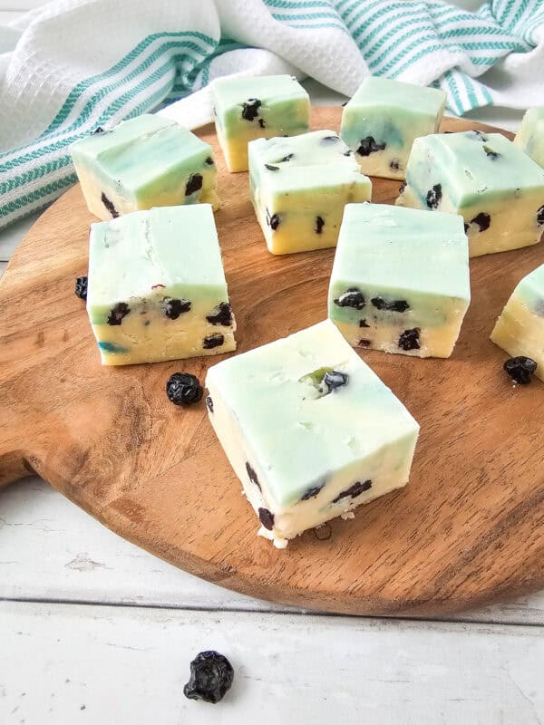 Blueberry Fudge – Creamy & Delicious Homemade Treat - Lovely Munchies