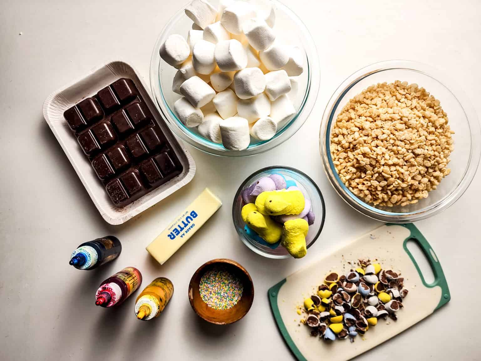 Fun & Colorful Easter Rice Krispie Treats - Lovely Munchies