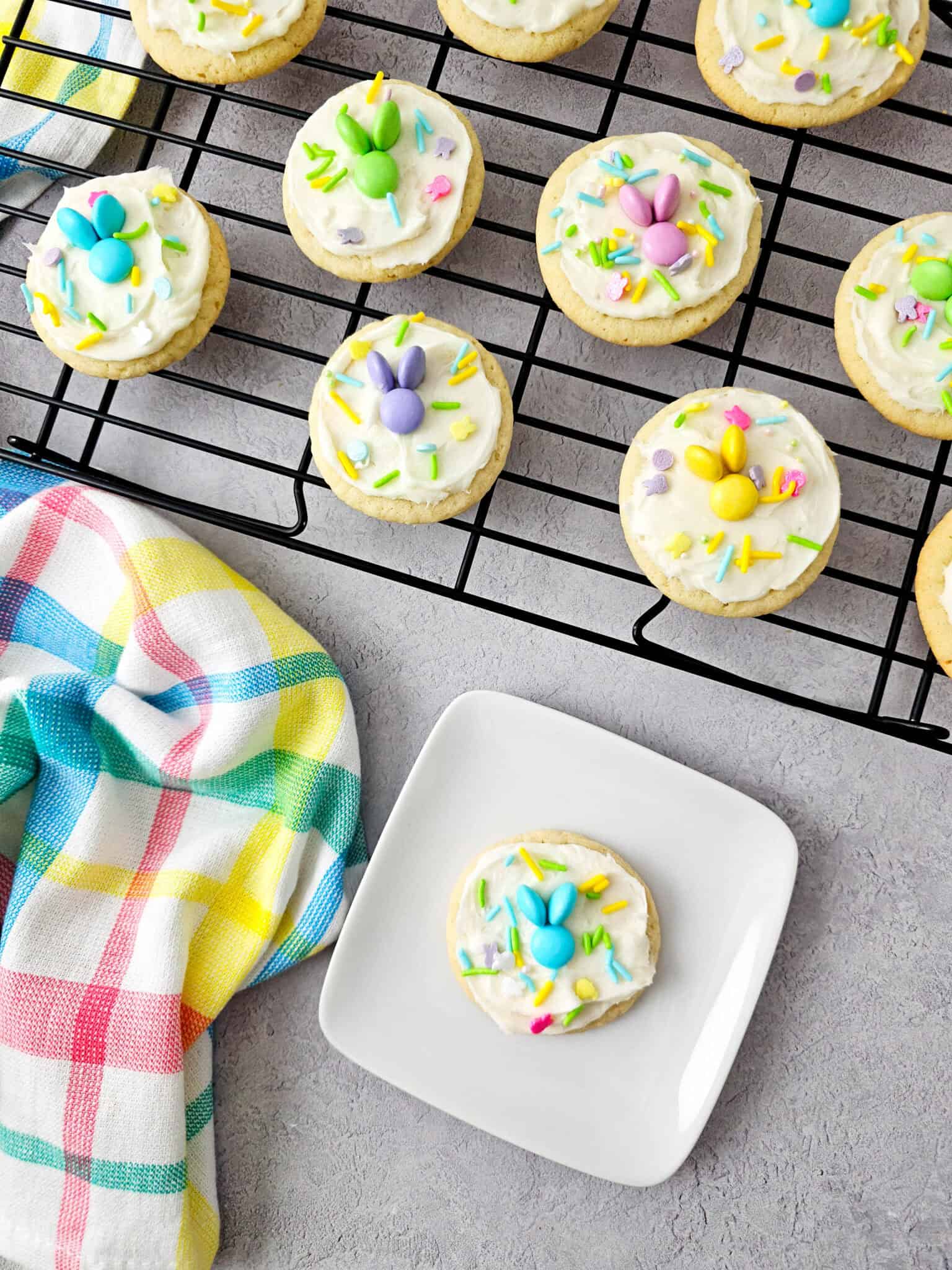 Easy & Adorable M&M Bunny Easter Sugar Cookies - Lovely Munchies