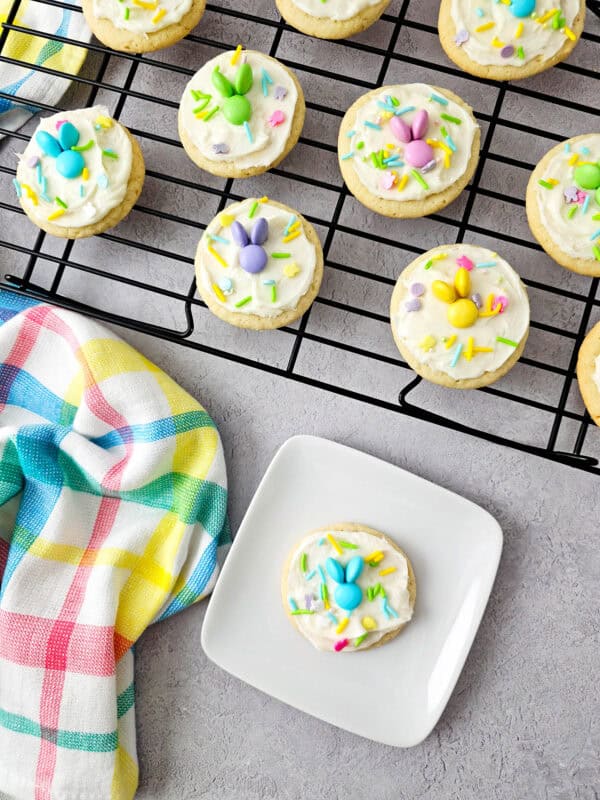 Easy & Adorable M&M Bunny Easter Sugar Cookies - Lovely Munchies
