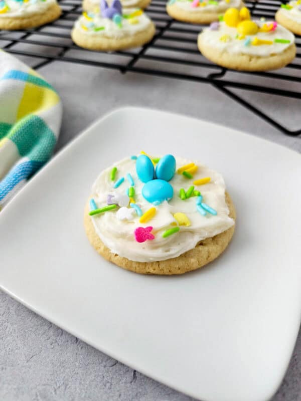 Easy & Adorable M&M Bunny Easter Sugar Cookies - Lovely Munchies