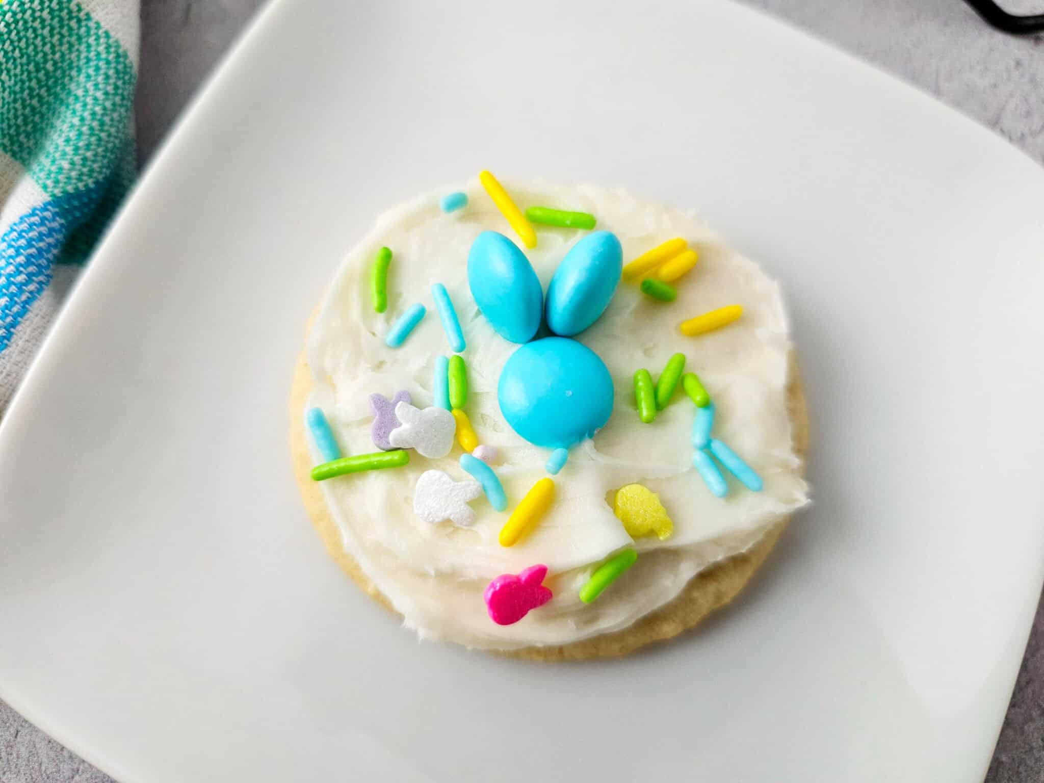 Easy & Adorable M&M Bunny Easter Sugar Cookies - Lovely Munchies