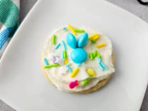 Easy & Adorable M&M Bunny Easter Sugar Cookies - Lovely Munchies