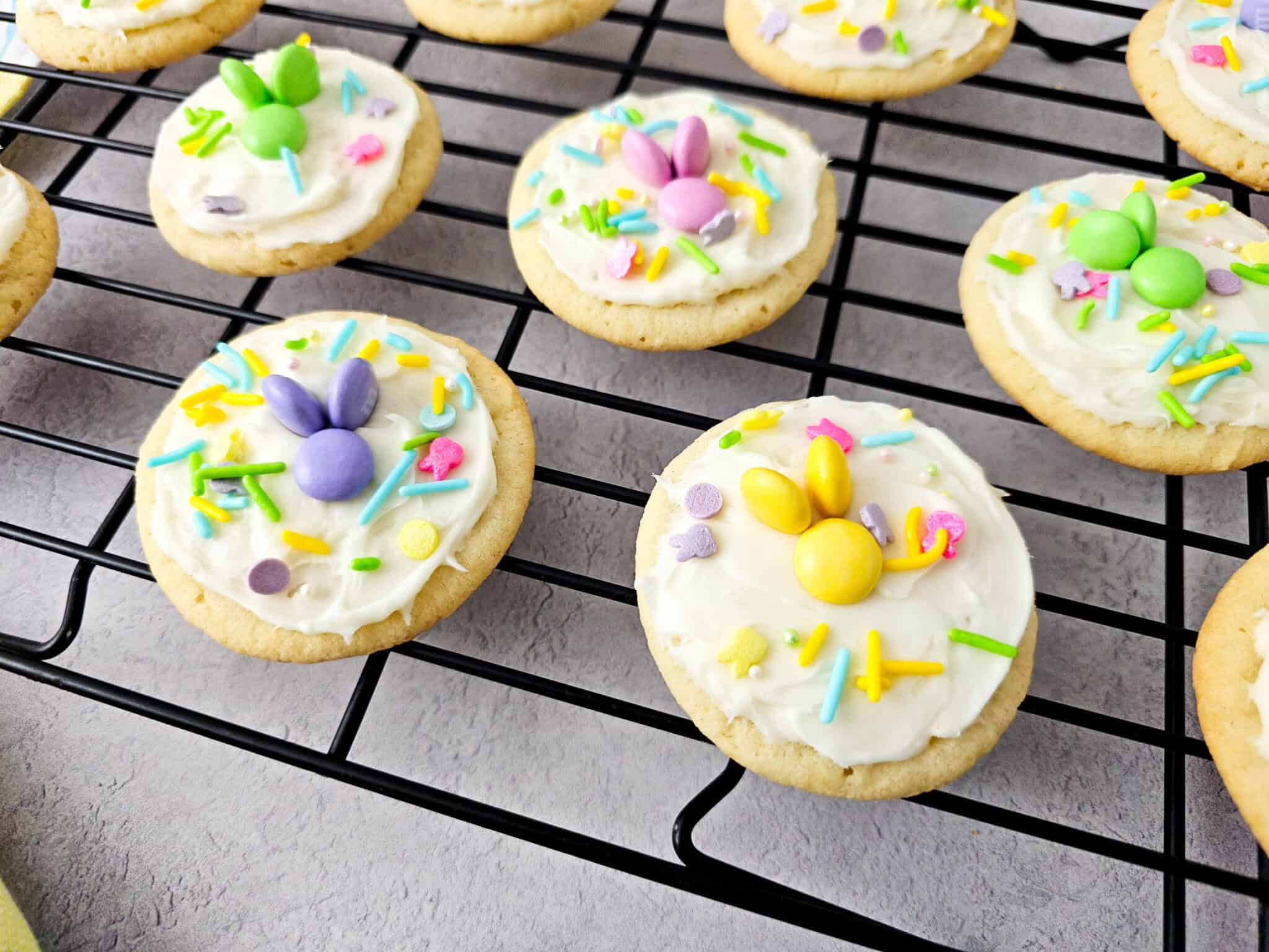 Easy & Adorable M&M Bunny Easter Sugar Cookies - Lovely Munchies