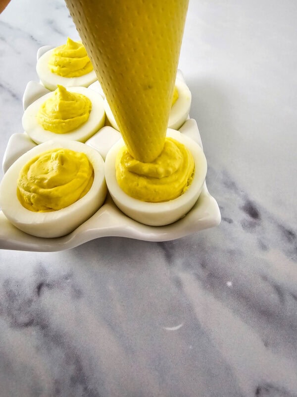 The Cutest Easter Deviled Eggs - Lovely Munchies